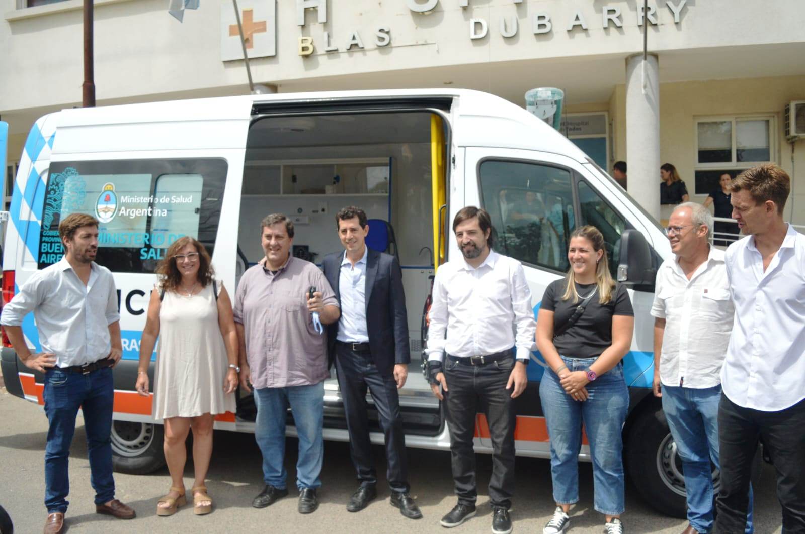 El Ministro de Salud bonaerense concretó la entrega de una ambulancia ...